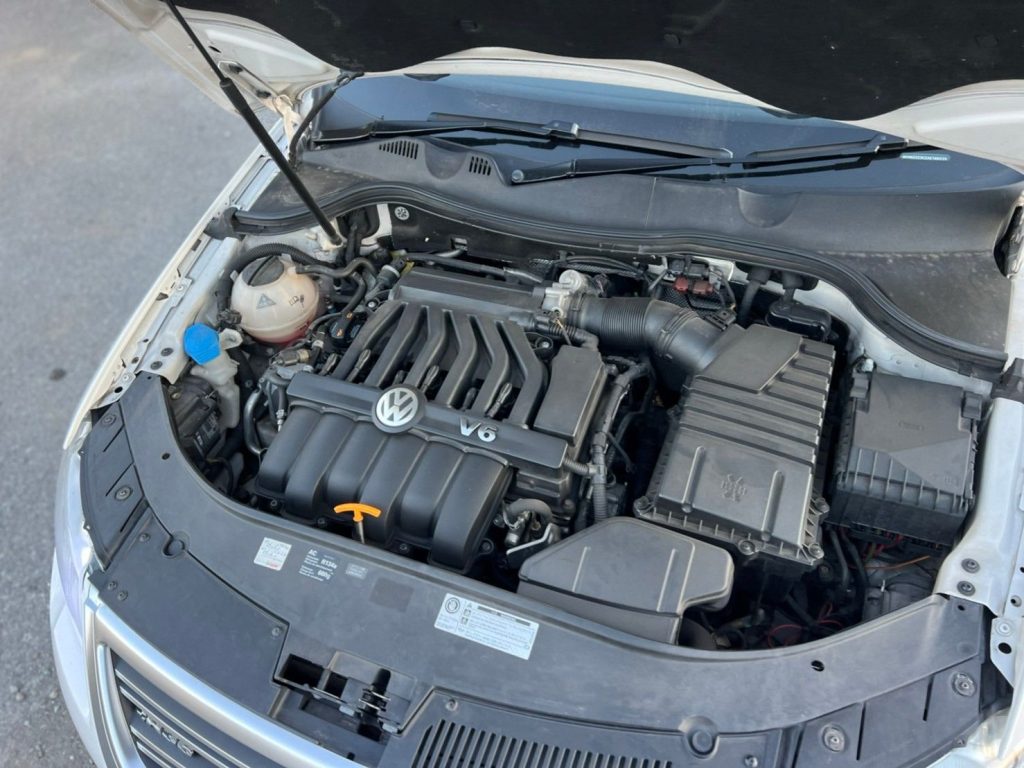 2010 Volkswagen R36 Passat Estate Fresh Import Rare White Solar Panel ...